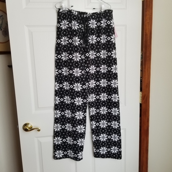 Intimates & Sleepwear | Nwt Snowflake Winter Fleece Pajama Pants | Poshmark